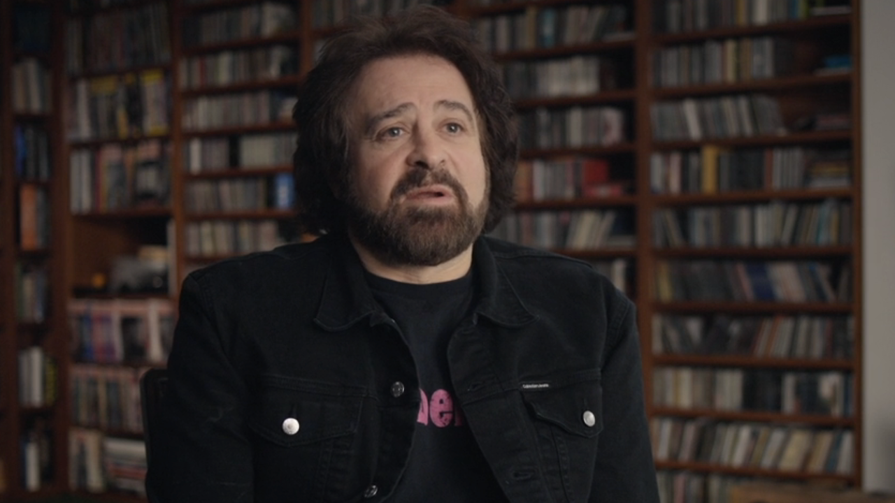 The Counting Crows Singer On Dating Friends' Jennifer…