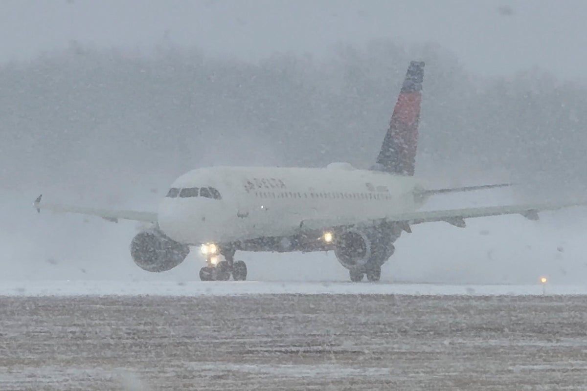 Thousands of flights delayed or canceled as snow…