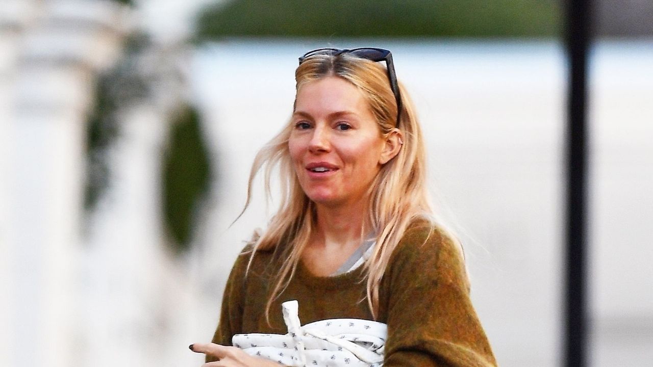 Sienna Miller's barrel leg jeans, cosy jumper and…