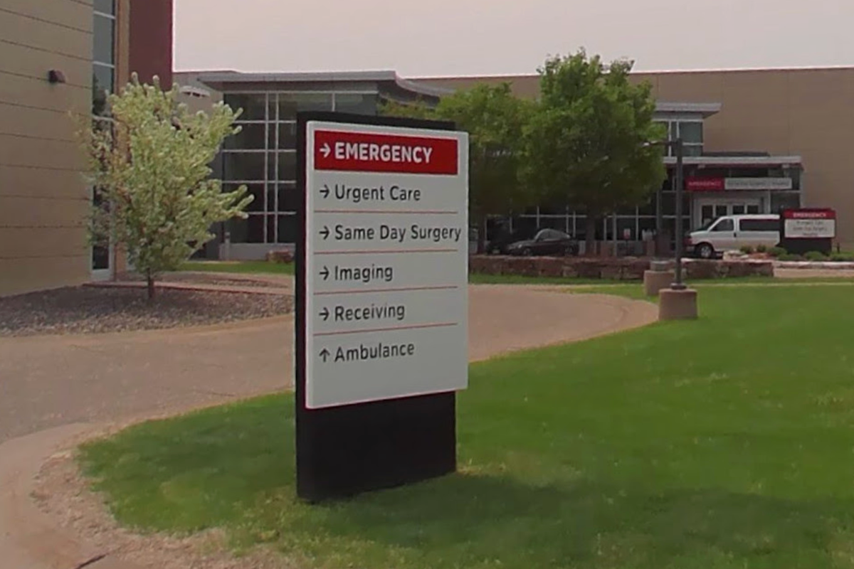 Minnesota hospital security guard dies days after…