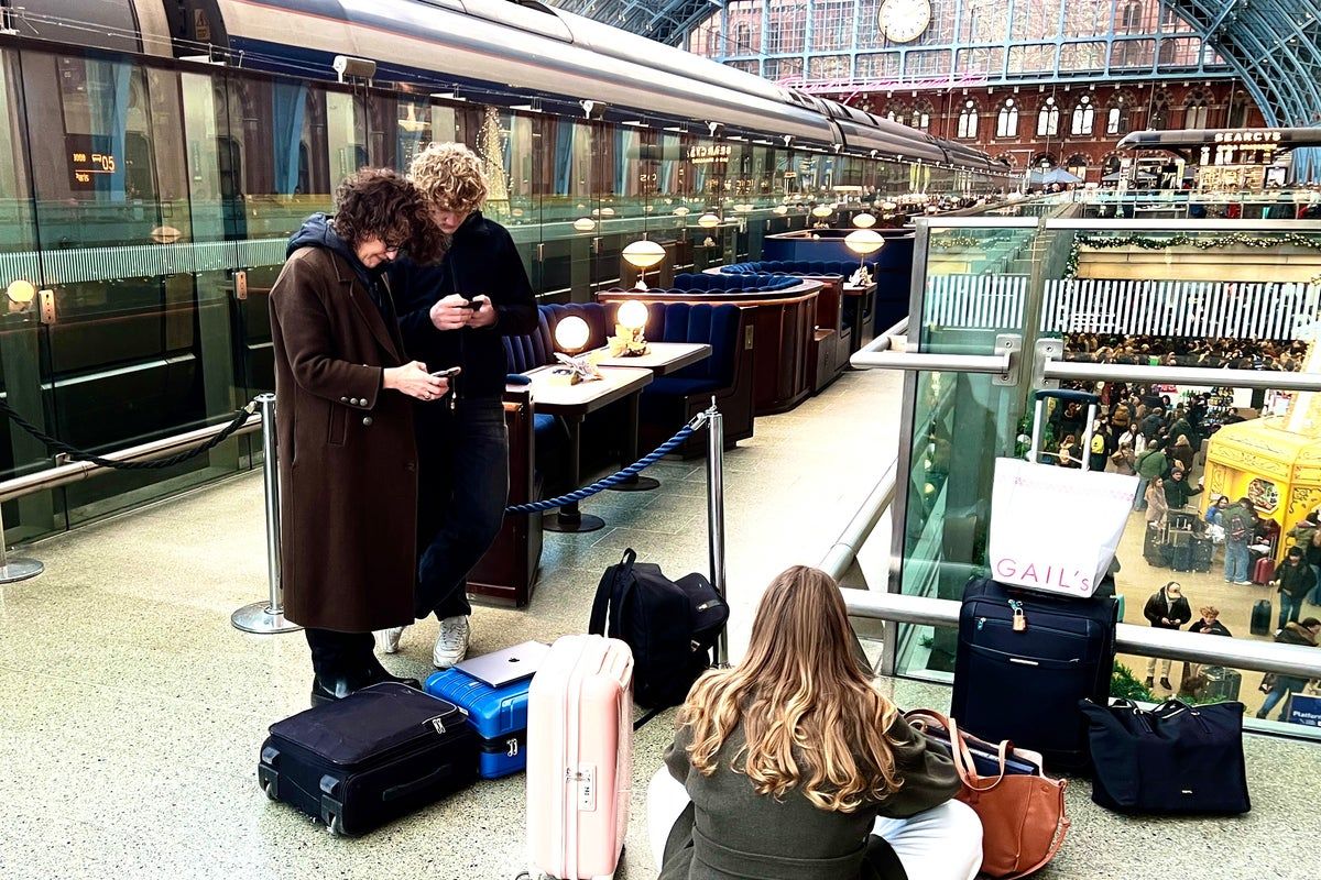 Eurostar live: Passengers stranded on train overnight…