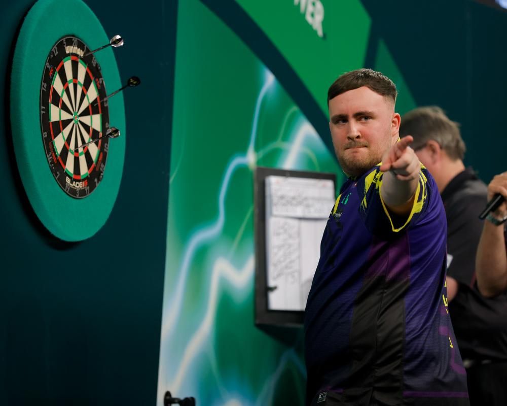 PDC world darts: Littler strolls past Searle to reach…