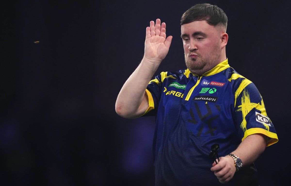 Luke Littler attacked by wasp during World Darts…