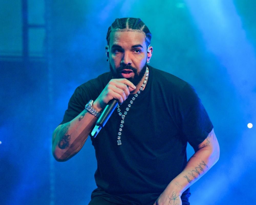 Drake and livestreamer Adin Ross accused of using…