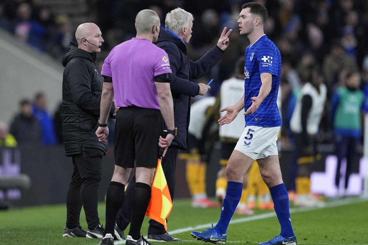David Moyes angry with officials over Michael Keane…