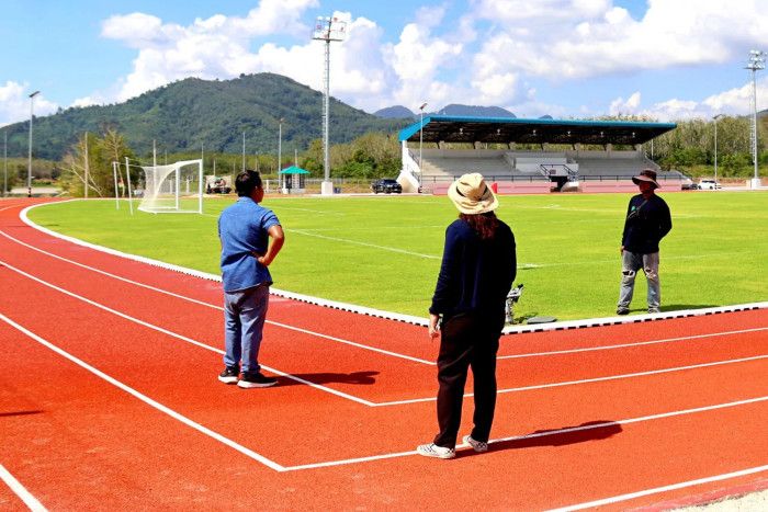 Right-angled running track draws flak in Songkhla
