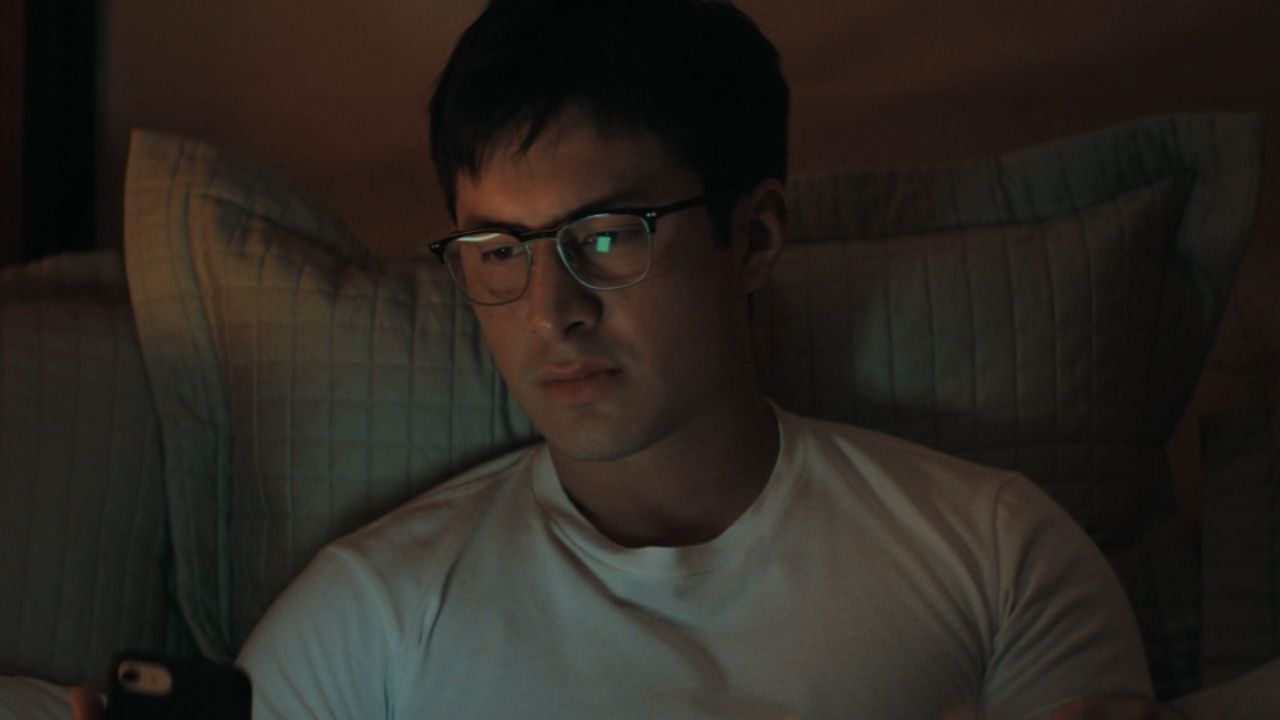 Hudson Williams Wore His Glasses On Jimmy Fallon And…