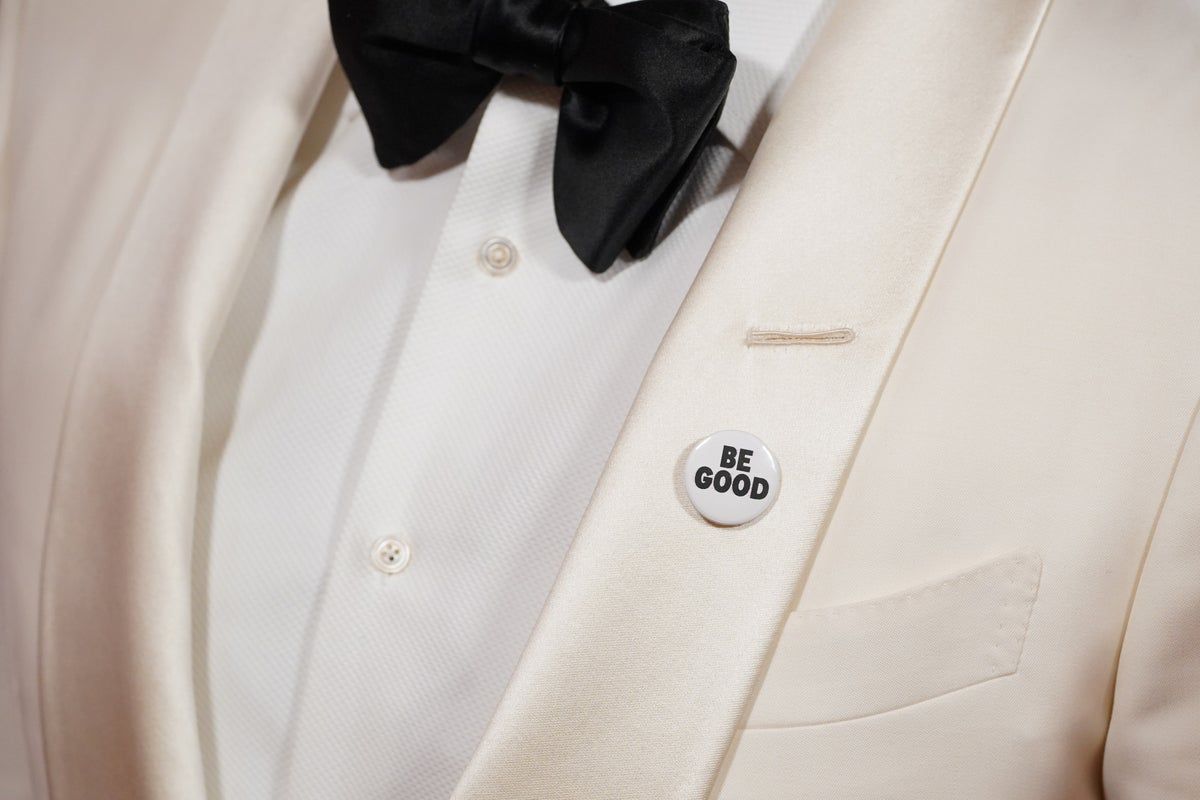 Golden Globes guests wear anti-ICE pins in tribute to…