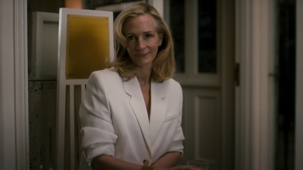 Julia Roberts Wore A Wild Red Necklace To The Golden…