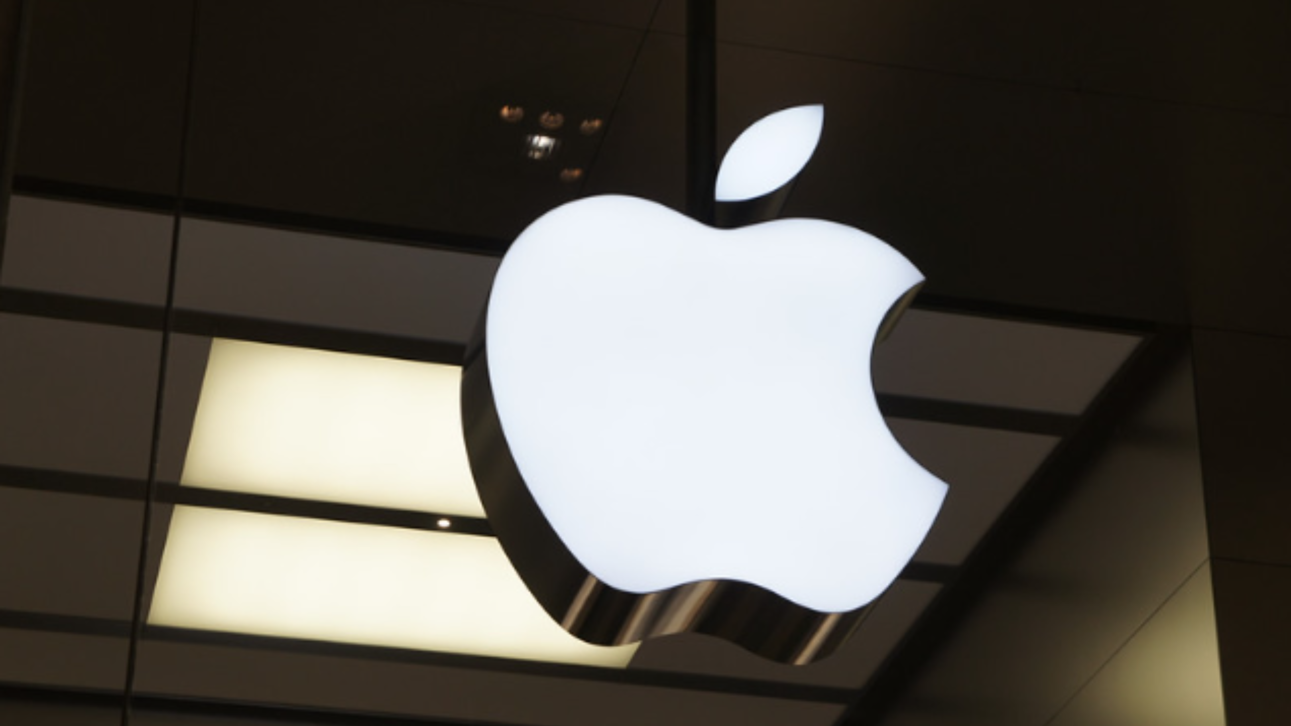 Apple Taps Google Gemini to Power Siri AI, Signalling…