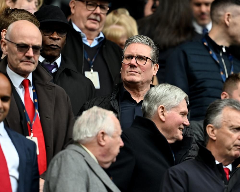 When crowds direct offensive chants at Keir Starmer,…