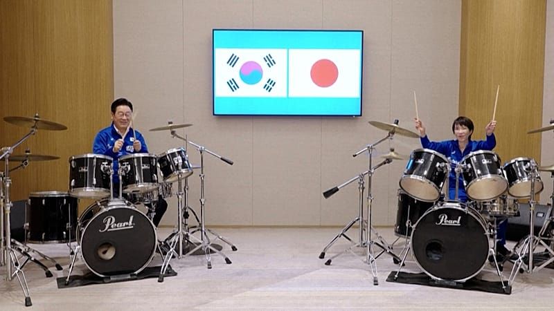 Prime Minister Takaichi and President Lee share drum…