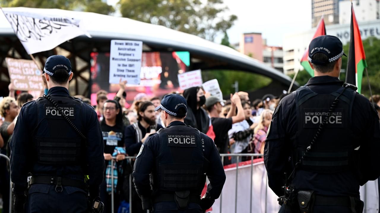 Police urge activists to cooperate despite protest ban