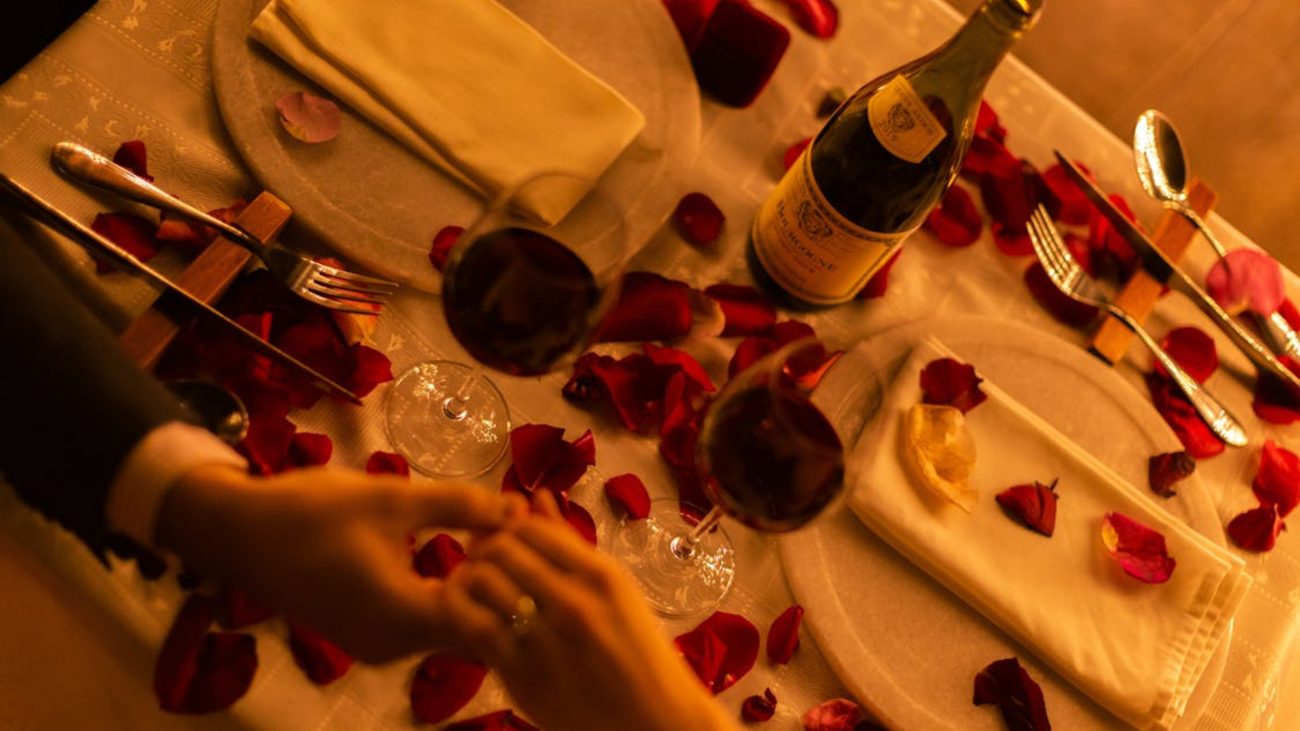 Secret Service Agent Trying To Impress His Date Is…