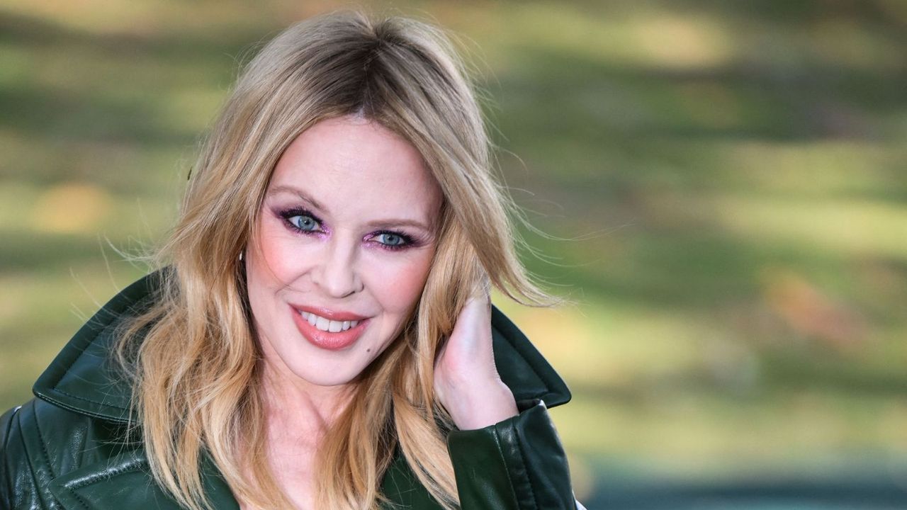 This Washed Gray Wallpaper in Kylie Minogue’s Kitchen…