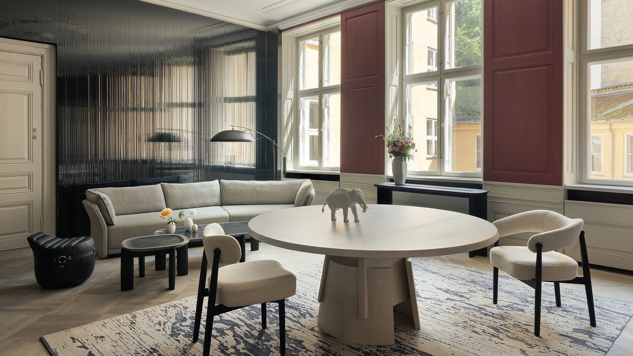 Everyone Knows Eero Saarinen's Tulip Dining Table — So…