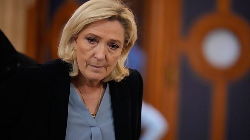 French far-right leader Marine Le Pen walks fine line…