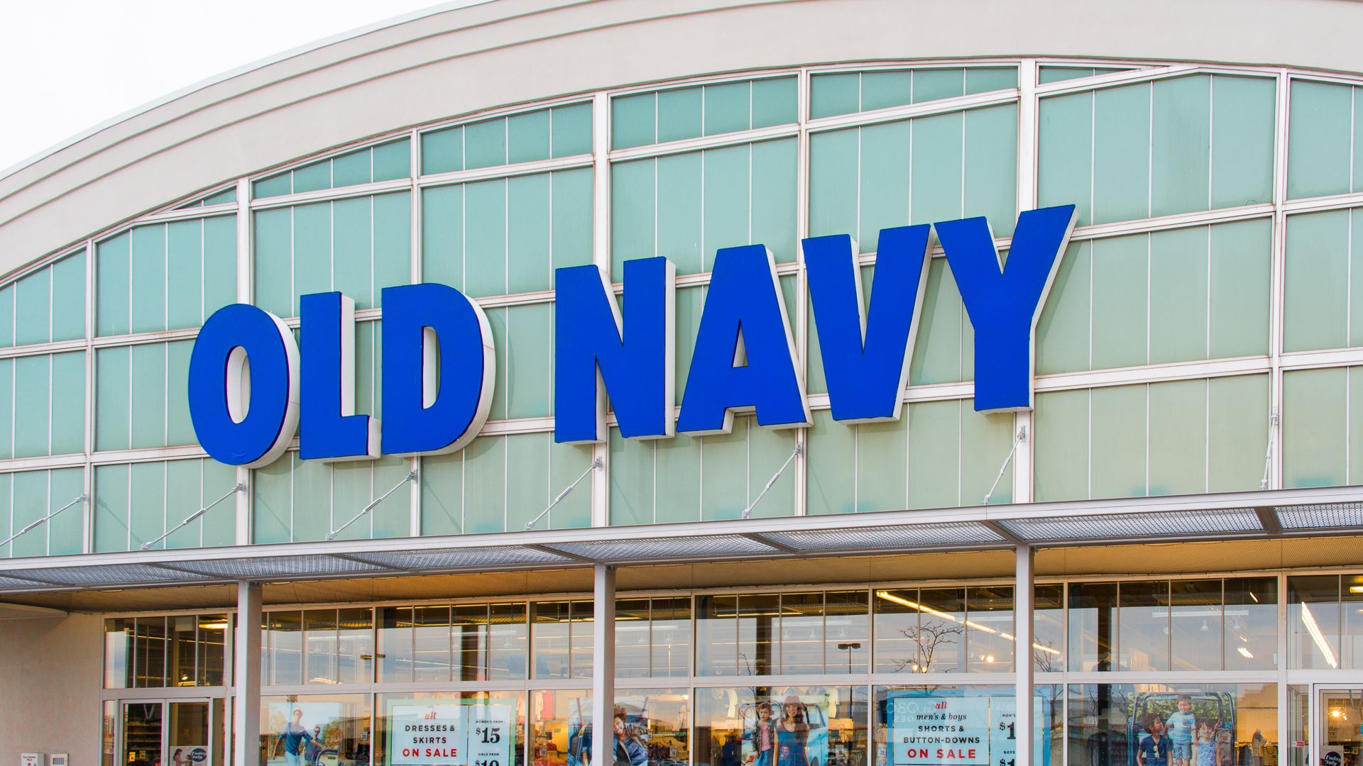 6 Best New Items Under $20 at Old Navy To Grab This…