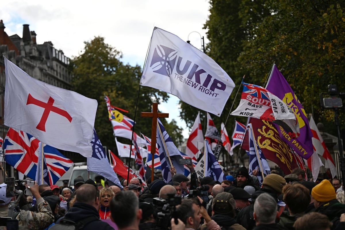 Met Police block UKIP Whitechapel march as protestors…