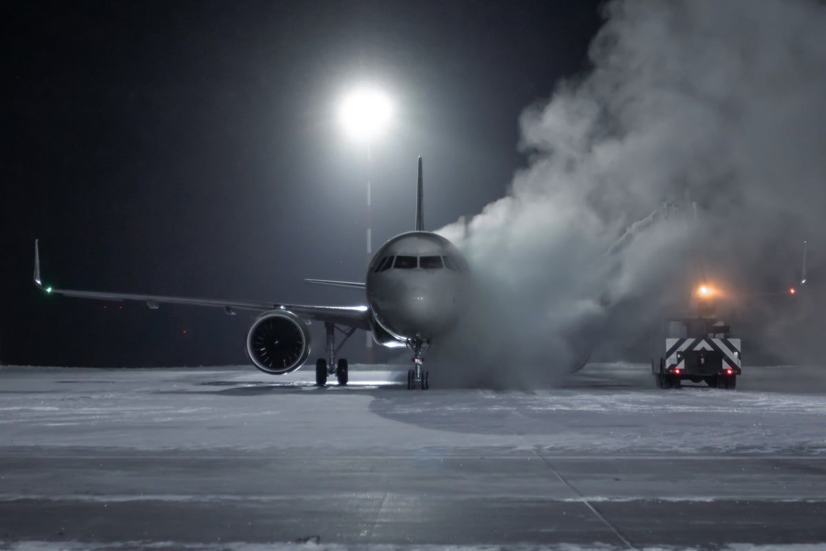 Delta flight forced to delay take off after de-icing…