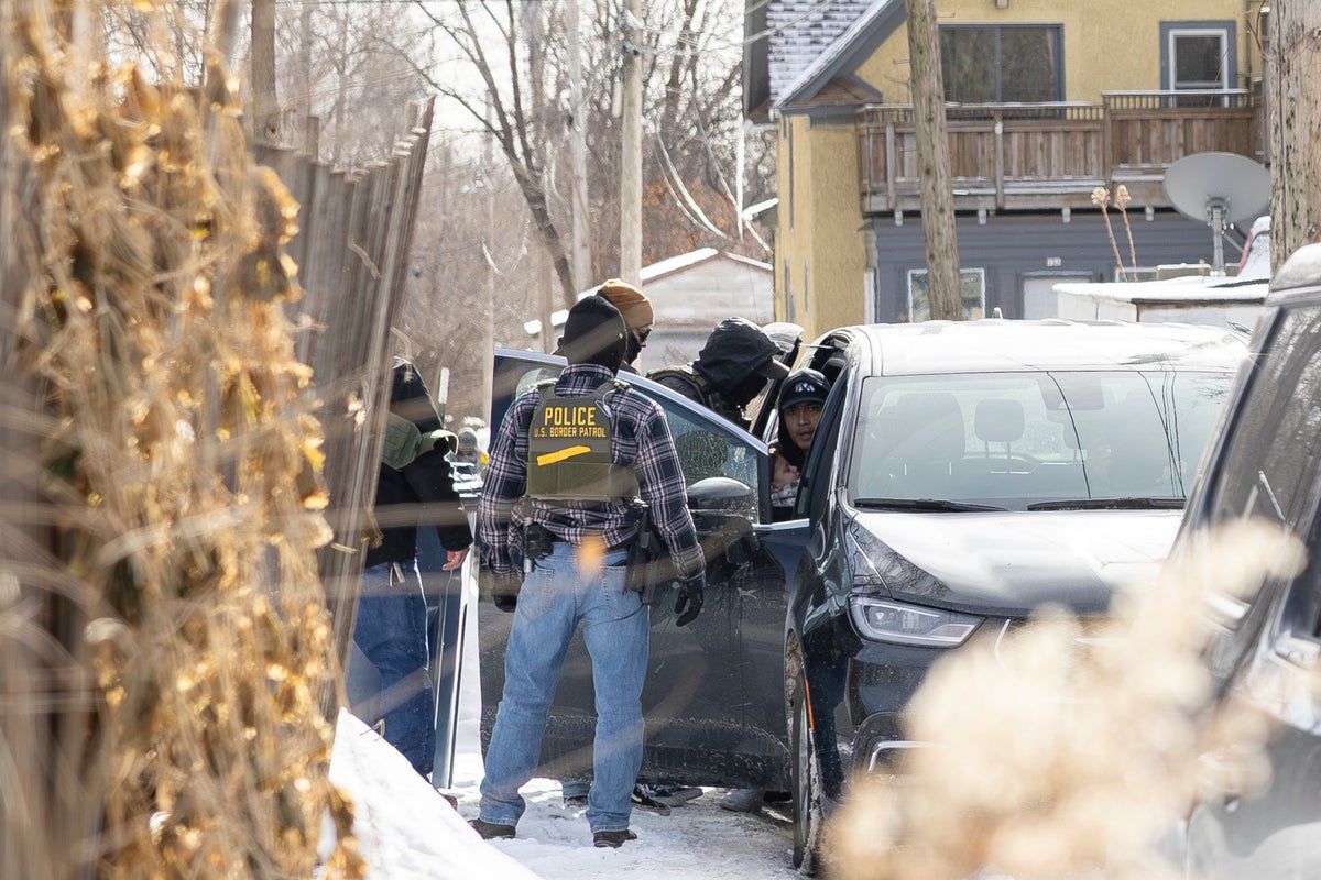 ICE detains 2-year-old and her father in Minneapolis…