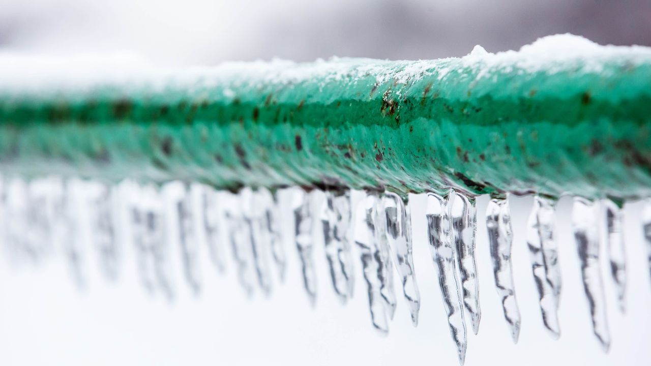 5 signs that your pipes have frozen — take note of…