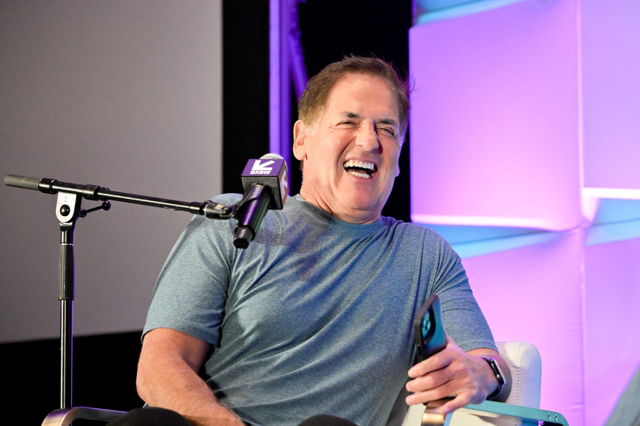 Billionaire Mark Cuban spends hours reading 1000…