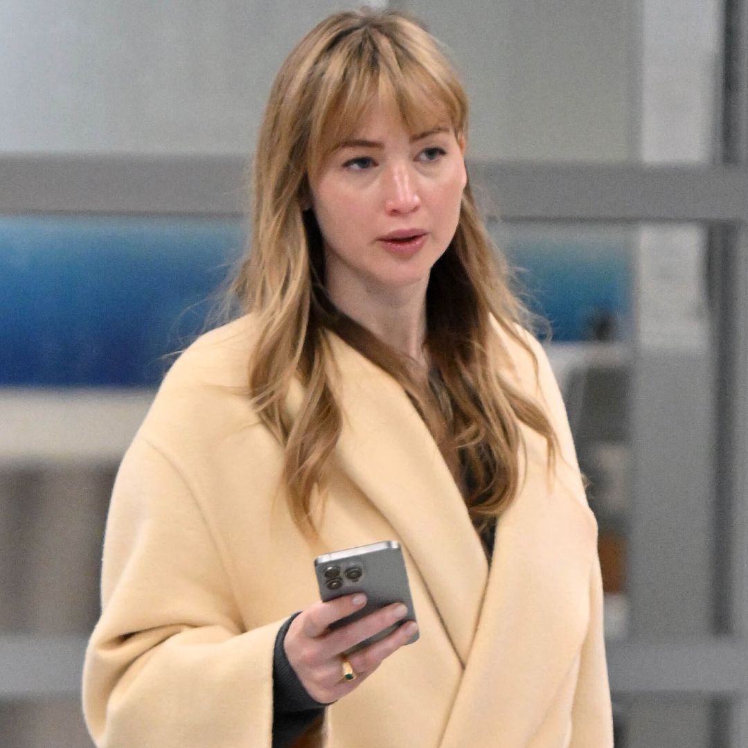 Jennifer Lawrence Has a Novel Swap for a Travel Bag: a…