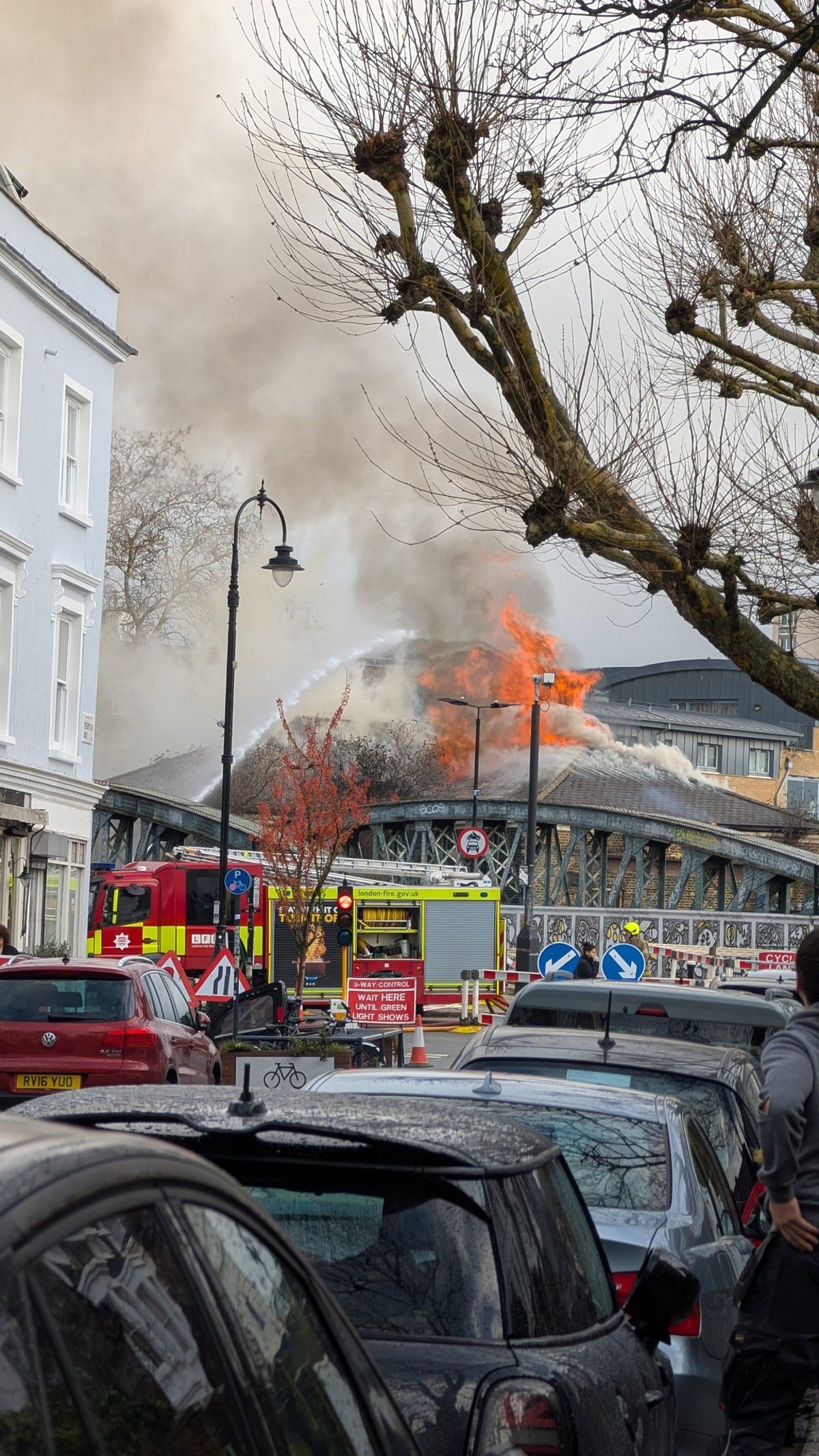 Fire in Primrose Hill sparks travel disruptions across…