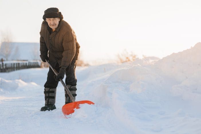 7 Heart Warning Signs Men Ignore While Shoveling Snow