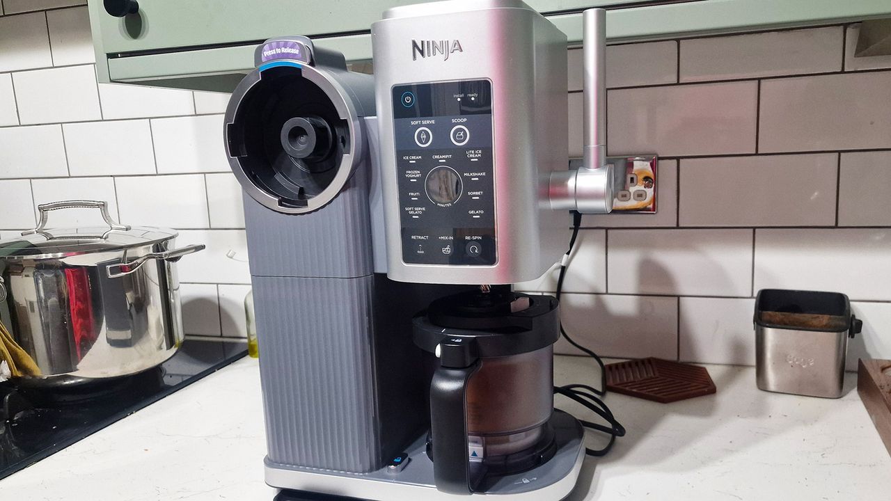 People on TikTok are making hummus in their Ninja…