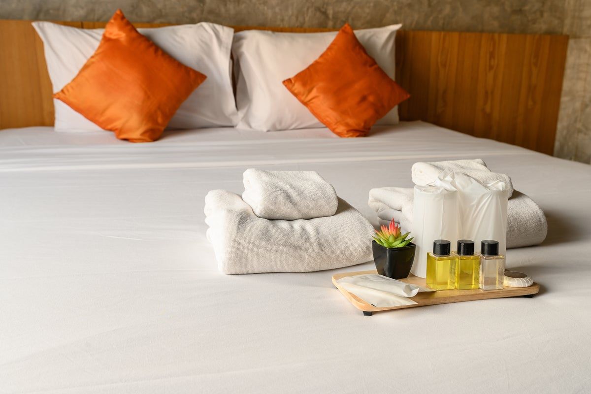 What can you take home from a hotel room? Etiquette…