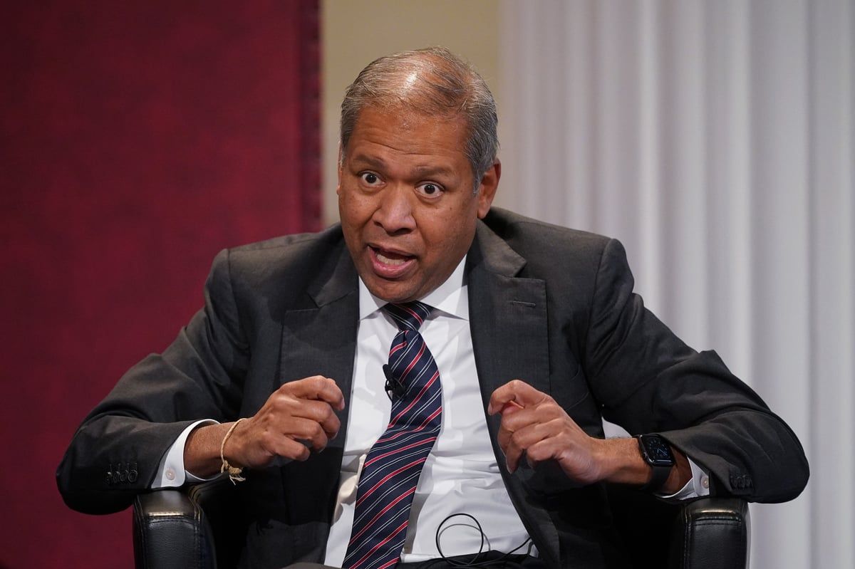 Barclays boss rewarded with £15 million pay package as…