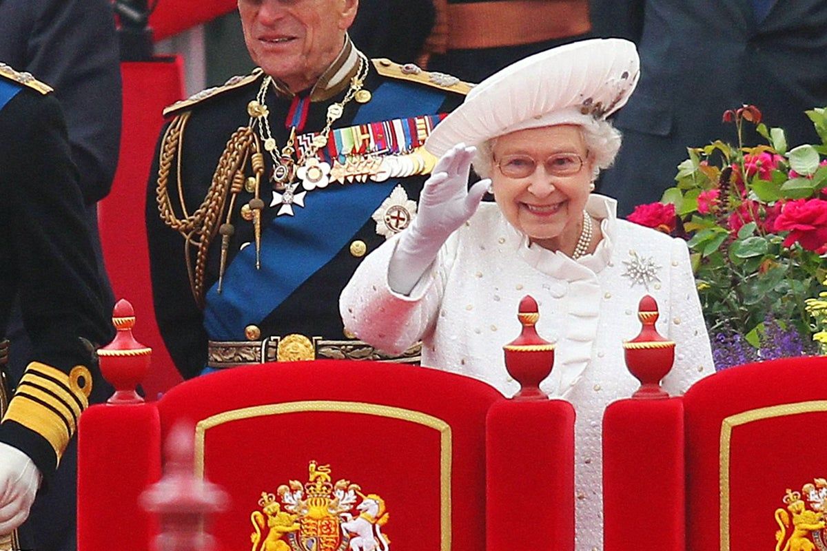 Queen Elizabeth’s jubilee artefacts to go under the…