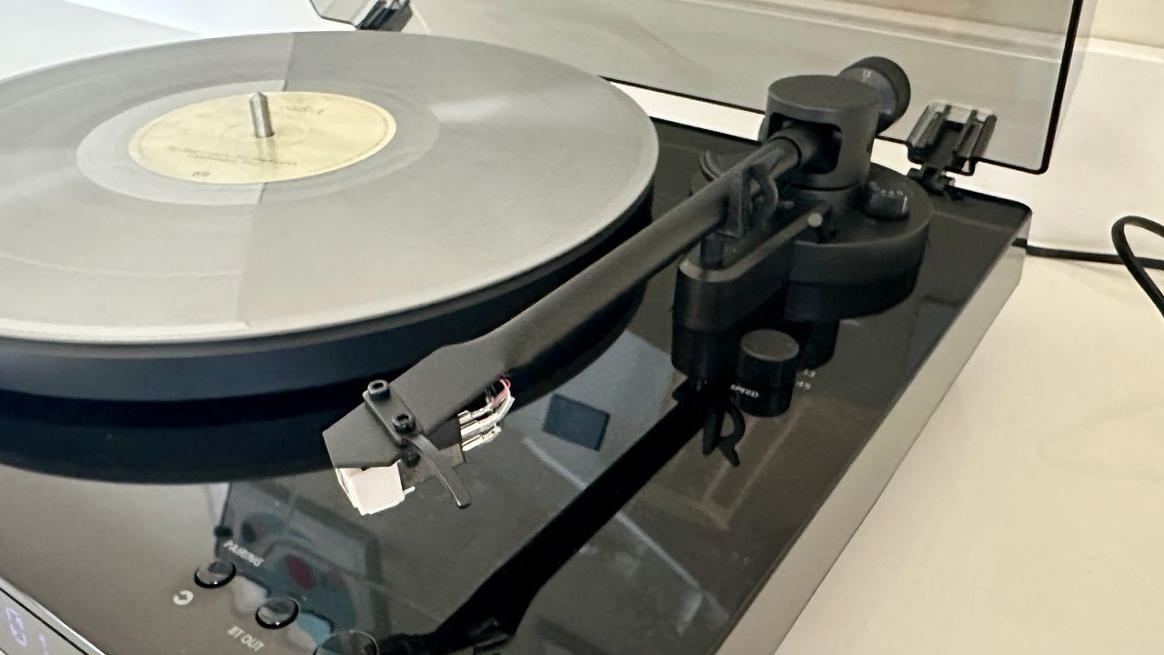 I tested the Philips turntable with a CD player…