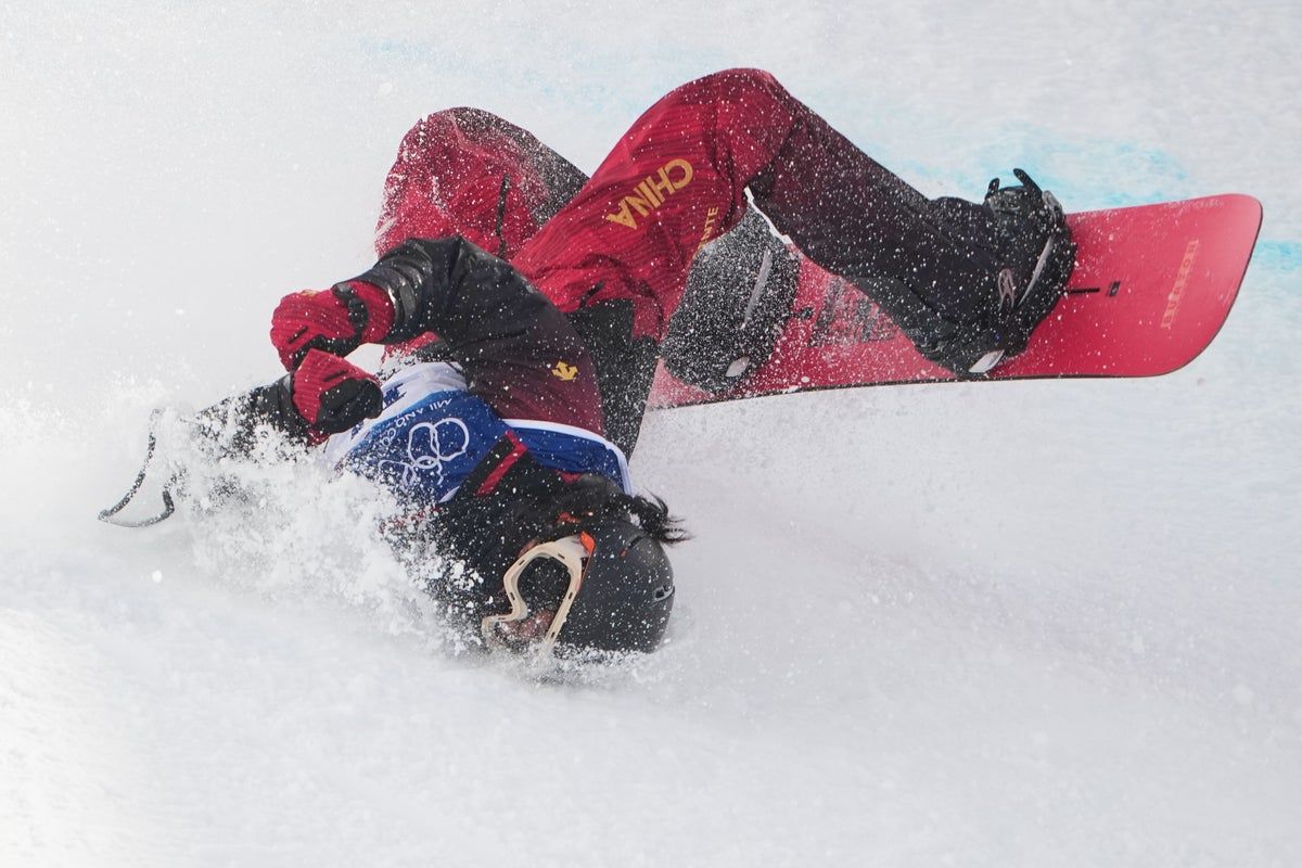 Winter Olympics snowboarding event halted as star…