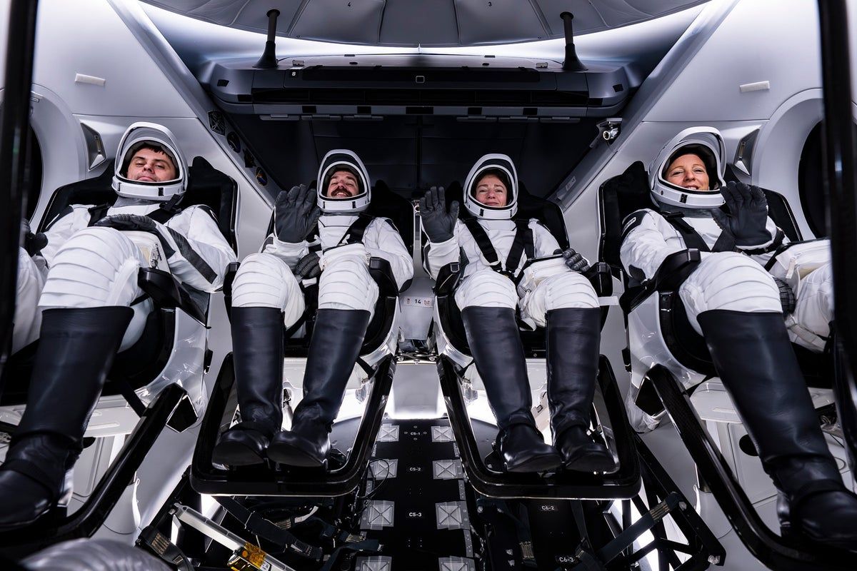 New astronauts launch to the International Space…