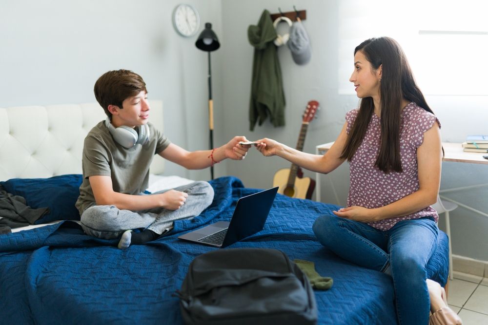 This Seemingly Smart Allowance Trend Is Leaving Teens…