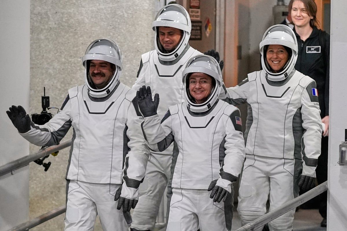 Four new astronauts arrive at the International Space…