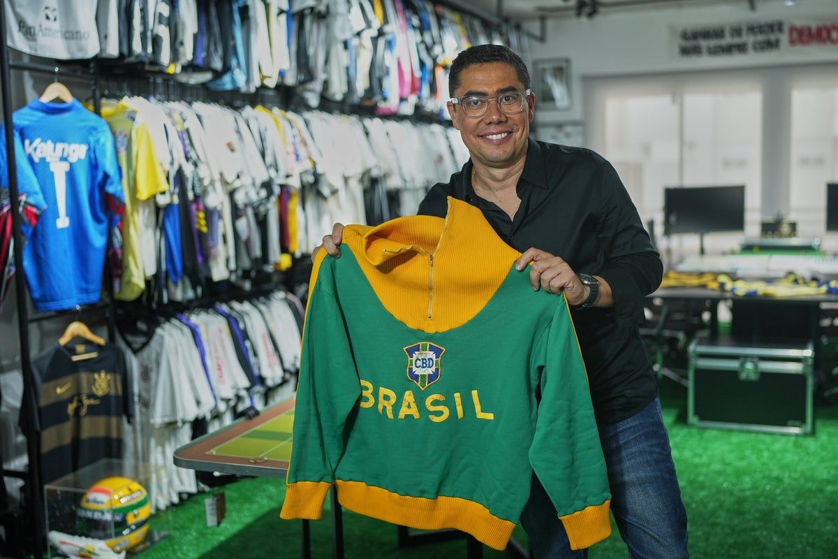Pelé's 1966 World Cup jacket draws new fans after Bad…