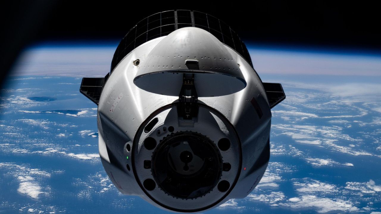 Watch SpaceX Dragon cargo capsule head for home today…