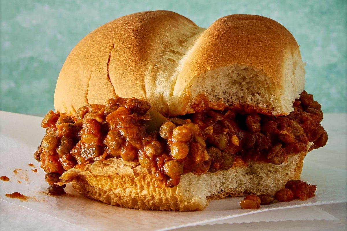 This smoky lentil sloppy joes packs in the plant-based…