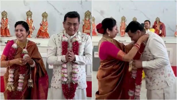 Daughter celebrates her mother's second marriage,…