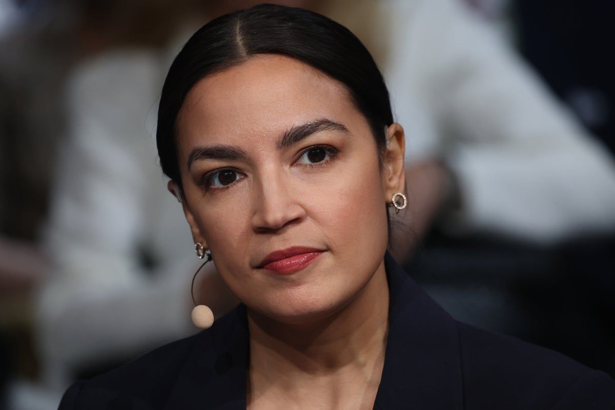 AOC says Trump is willing to ‘risk world war’ by using…