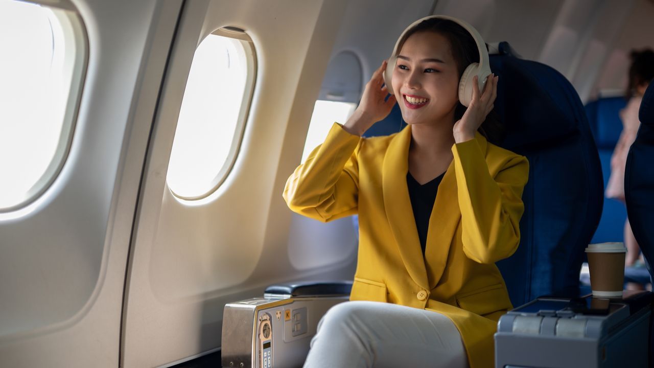 Should airlines ban passengers who refuse to wear…