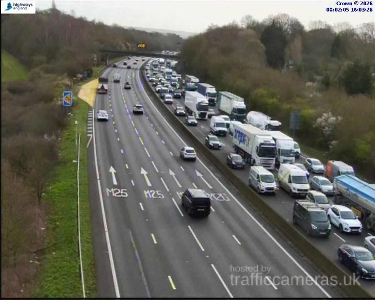 M25 crash LIVE: Accident near Godstone shuts lanes as…