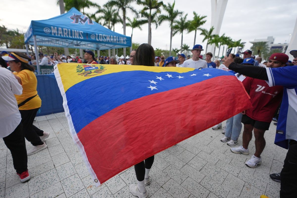 In Miami for the WBC final, both Venezuelan and US…