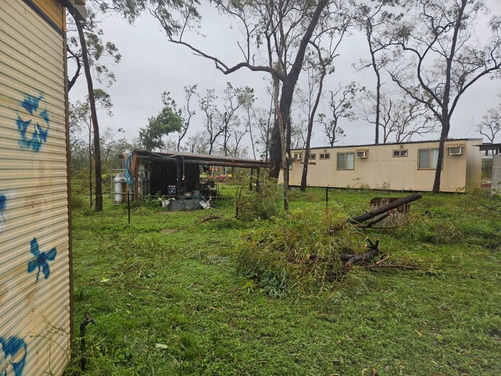 ‘Cyclone-hardened’ Queenslanders shelter in shipping…