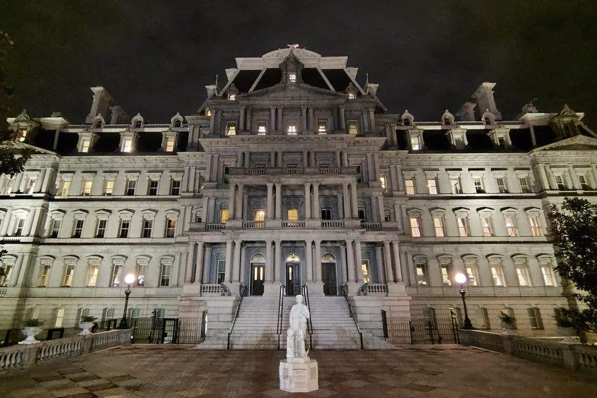 White House unveils Christopher Columbus statue