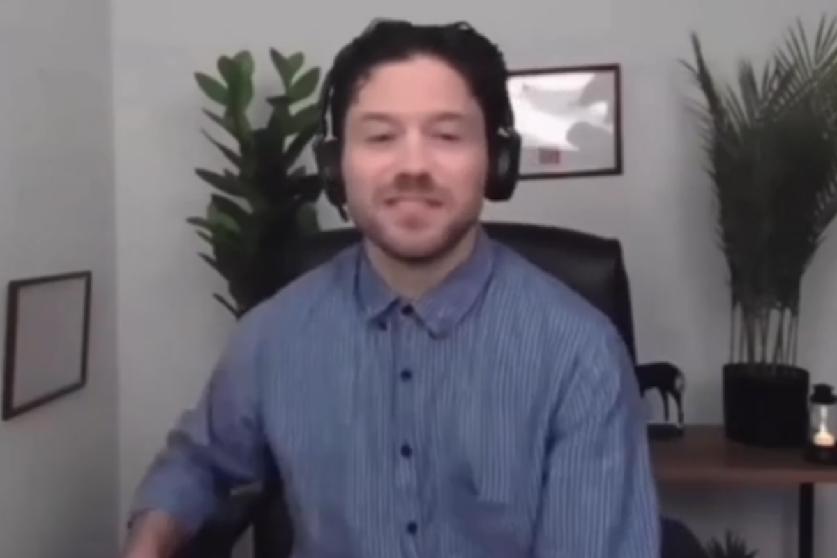 What Is The Three-Finger Test? How A Deepfake Scammer…